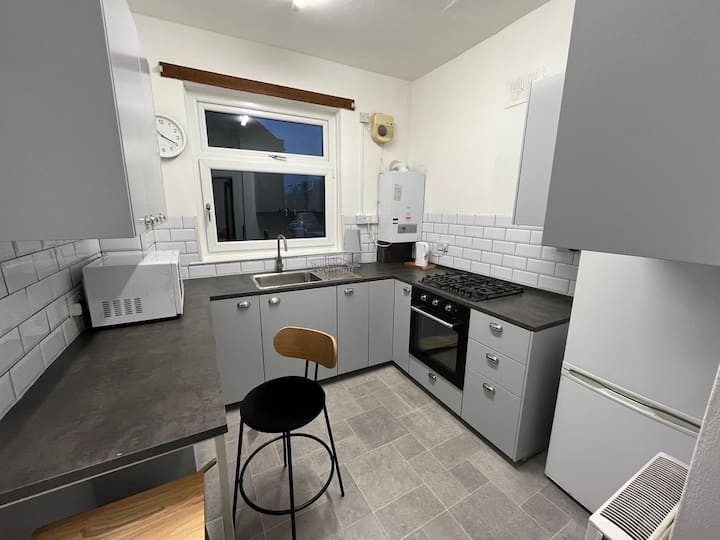 Luxury 1br Near Town & River + Parking + Wifi - 덤프리스