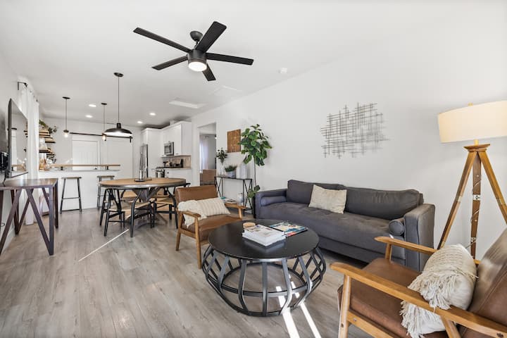 2br Urban Retreat W/ Netflix & Laundry,near Dt Sac - Sacramento, CA