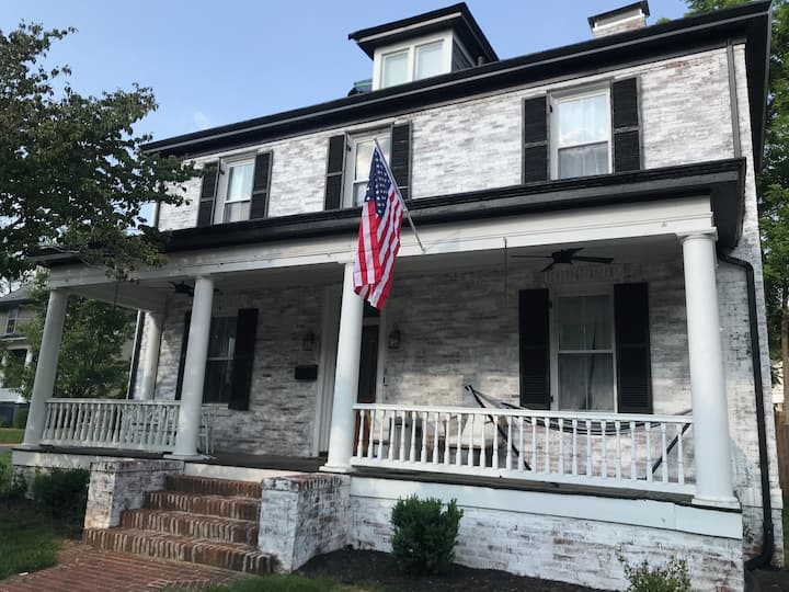 The White House - Lynchburg, VA