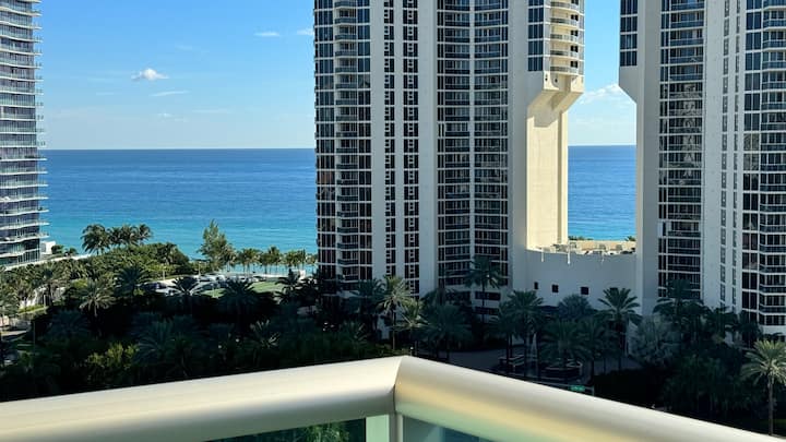 Spectacular Shinny Apt! 15th Floor. Oceanview! - Sunny Isles Beach, FL