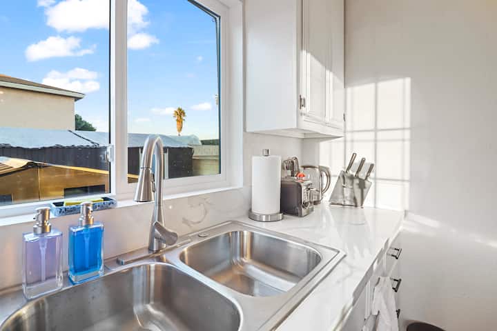 Guest Home In Lakewood - Cypress, CA