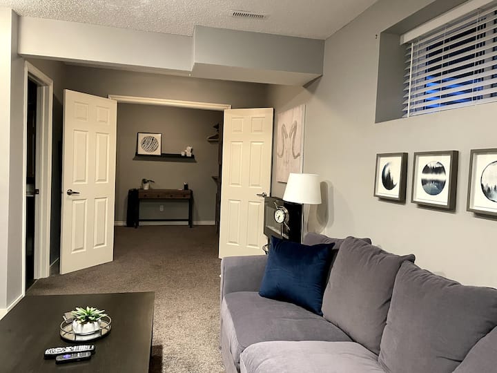 Cozy One Bedroom Basement Suite - Calgary