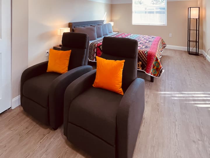 Fantastic Cute Studio Apartment - Lighthouse Beach Park