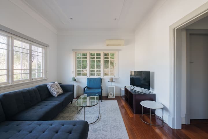Enchanting 2 Bedroom Art Deco - Virginia
