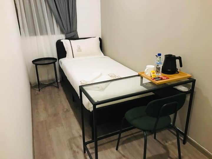 Single Comfort Room @Nus, Nuh, Mrt Hawpar (107) - Jurong East