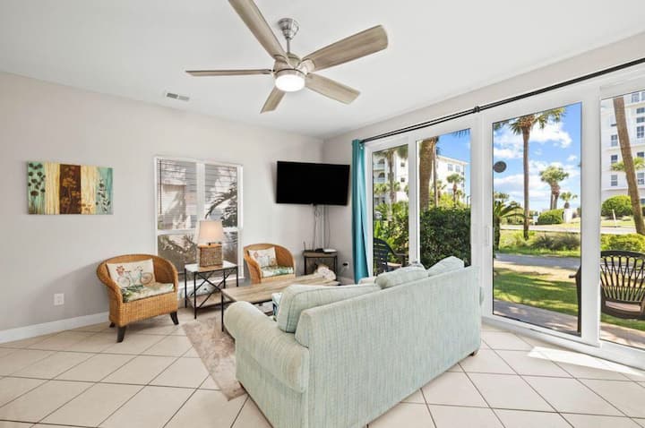 Steps To The Beach, Pool, Quiet, Family Friendly - Destin, FL