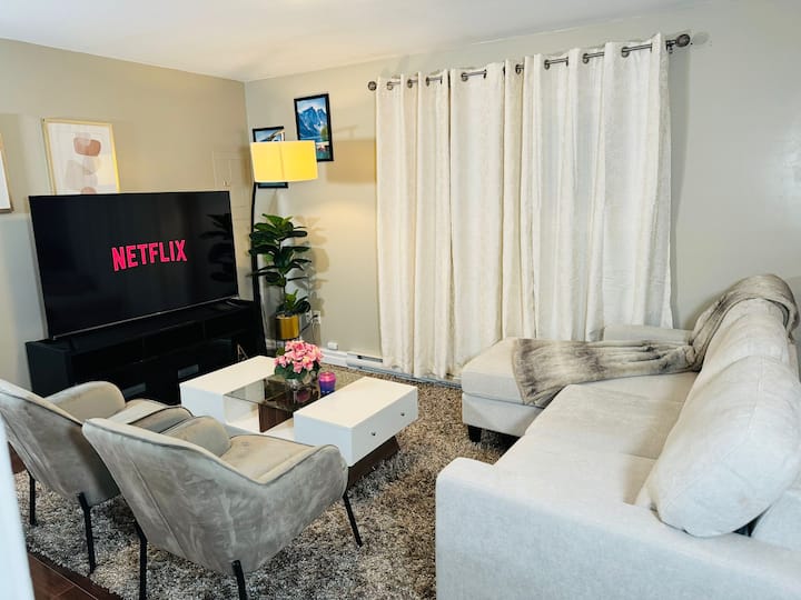 Cozy 2-bedroom Apt In Kenmount - Paradise