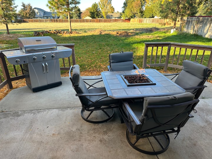 Modern Cozy Retreat With Firepit - Meridian, ID