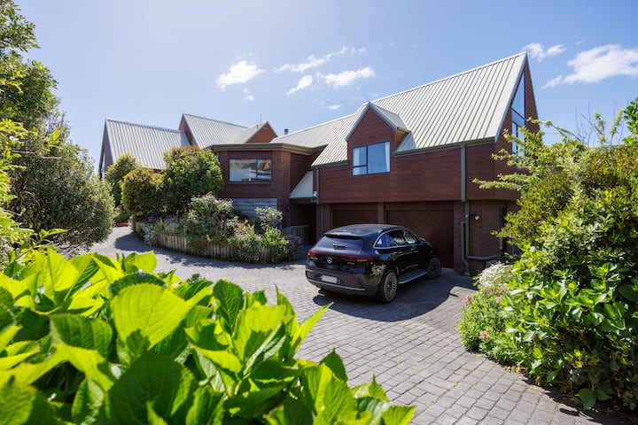 Absolute Beach Front Luxury Home - Paekākāriki