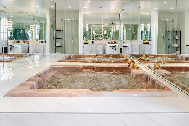 2 Free Parking, Spacious Bright 3-br Condo! - Montreal