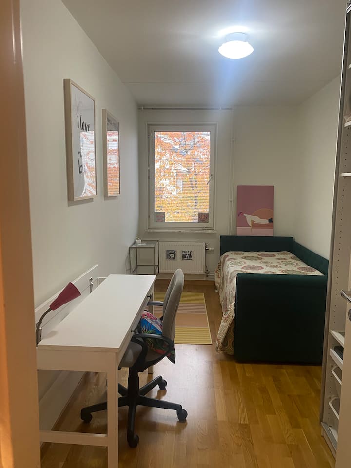 Just For *Woman* - Lovely Room - Stockholm