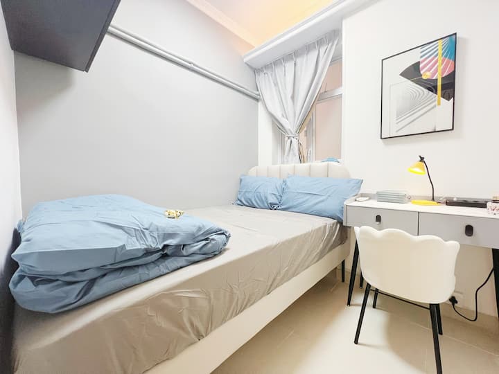Co-living Simple Double Room @5 Man Cheong Street - Hong Kong
