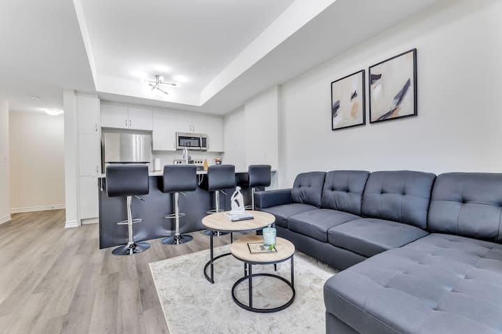 Noir Affair: Modern 2b/2.5b+office,5g,free Parking - Pickering