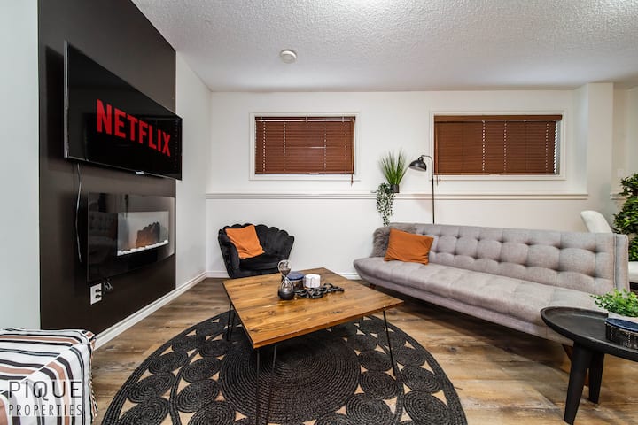 Chic Modern Vibes|king Bed|fireplace|sleeps 4|wifi - Edmonton