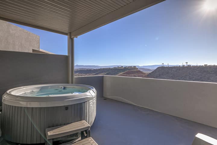 Hilltop Tranquility!  Location! Views! Seclusion! - St. George, USA