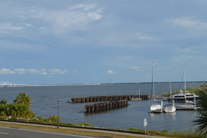 Suite Overlooking Pensacola Bay - Pensacola, FL
