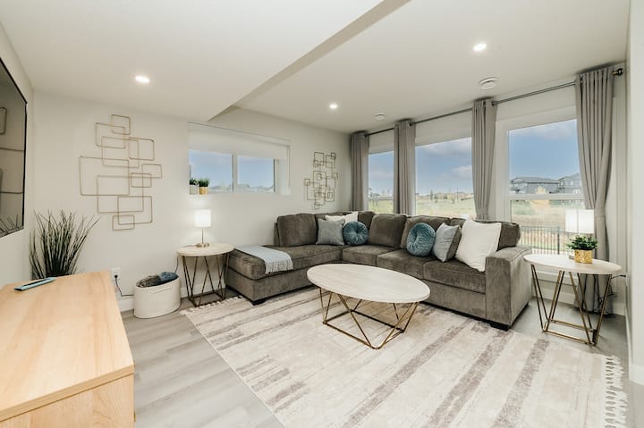 Tranquil 1-bed Walkout By The Pond In Sw Edmonton - Edmonton