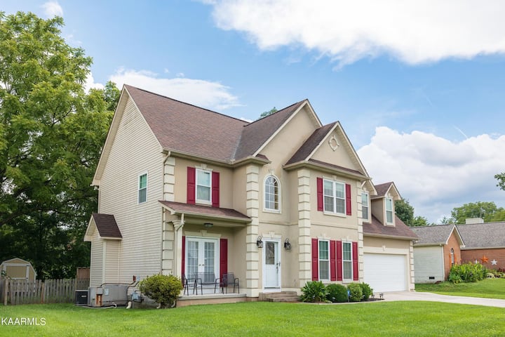 Single Room In Spacious House - Knoxville, TN