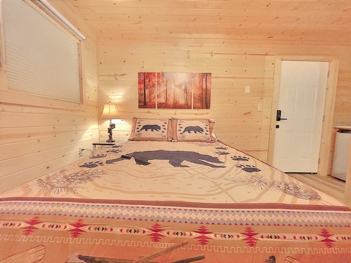 Cozy Hotel Room For 2 On Main St. In Hiawassee! - Hiawassee, GA