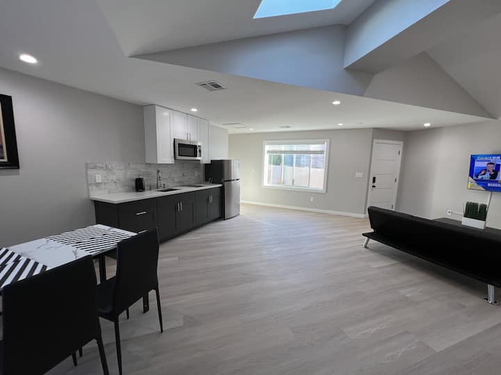Large Modern 2 Bedrooms 1 Bath Close Sfo City - South San Francisco, CA