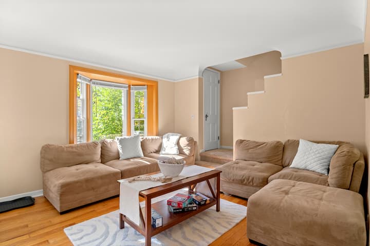Modern Townhouse Near Everything/ Shopping Center - Dearborn, MI