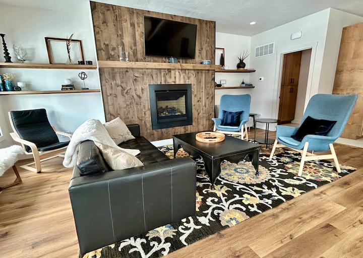 Markham 46 - Modern Comfort In The Heart Of Cody - Cody