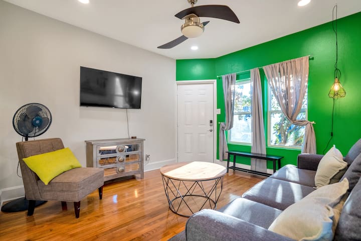 Cozy Galveston Home Right Next To Beach! - Texas City, TX