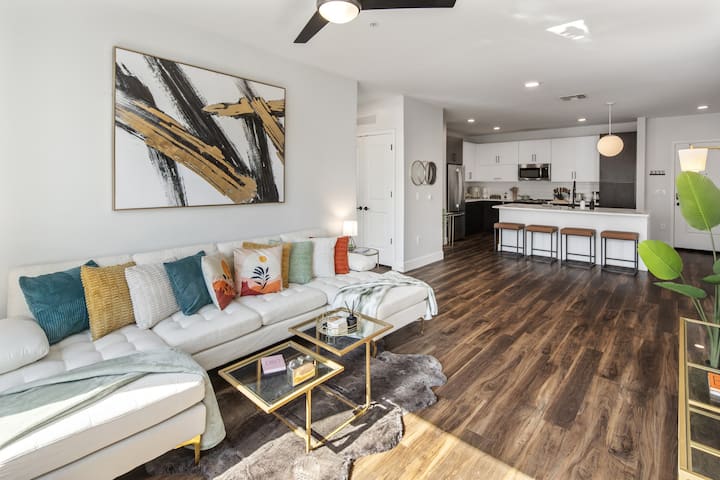 Escape To The Sage Room 2 Br Suite Tempe Town Lake - Tempe, AZ