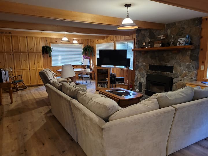 Mally's Full House - Sonora, CA