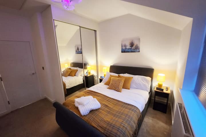 Beautifully Fab 3 Bedroom 4 Beds Lux Home 7 Guests - Salford