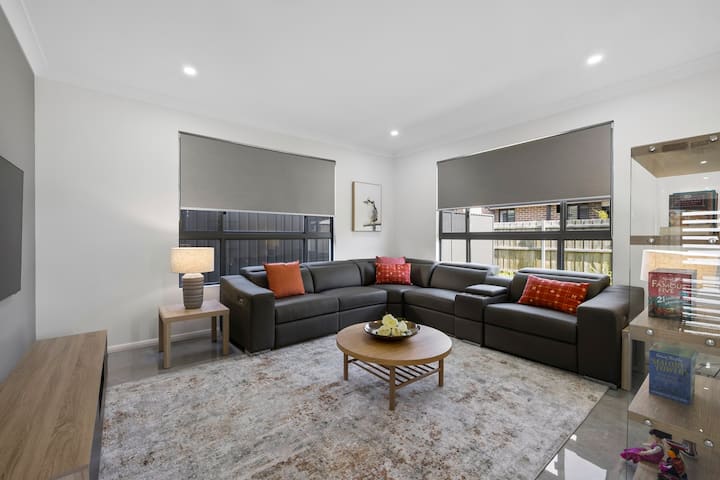 Your Home Away From Home: 4br Escape - Blacktown