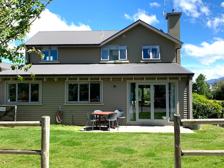 Sunny & Spacious Arrowtown Apartment - Arrowtown