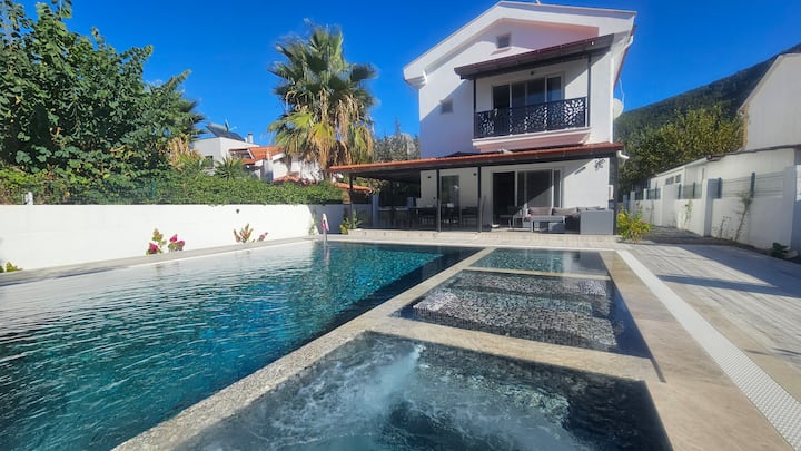 Private Villa With Huge Pool, Jacuzzi & Kids Pool - Dalyan