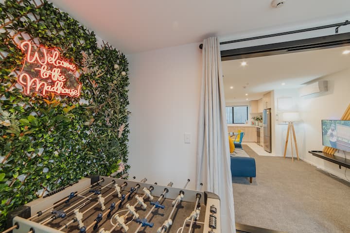 Madhouse Comfort - 2-br Haven On Tuam Street - Christchurch