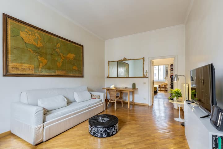 Two-bedroom Apartment In Monti - Rooma