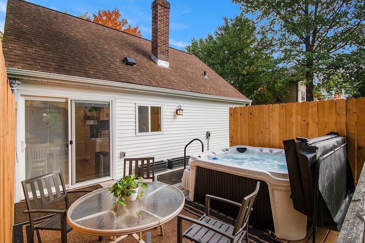 Beautiful Benson Cottage With Year-round Hot Tub! - 奧馬哈