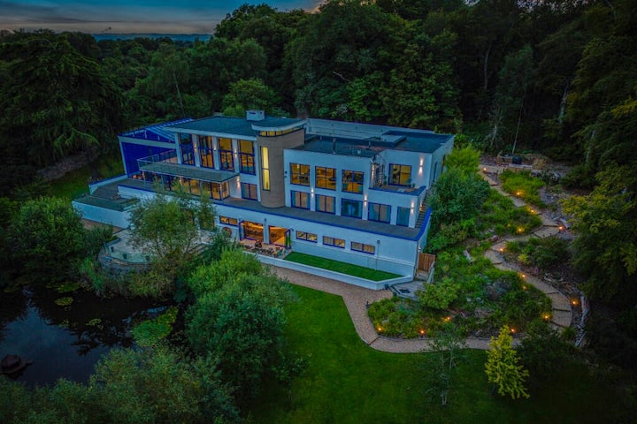 A Wonderful Mansion In Berkshire - Newbury