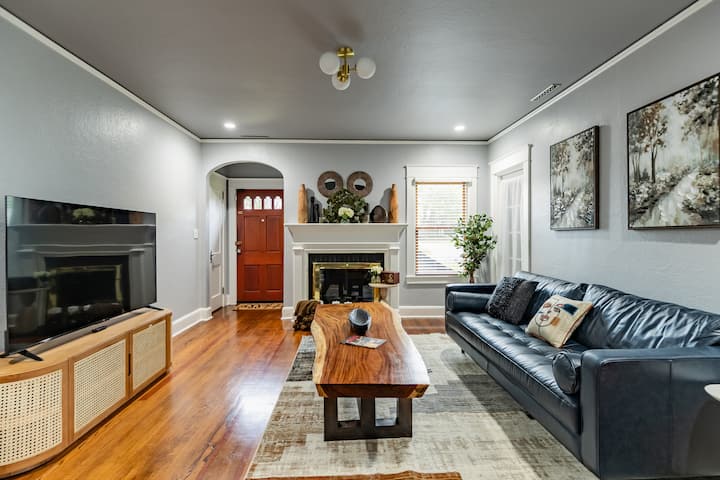 Prime Location: Walk 4 Blocks To Capitol Complex! - Tallahassee, FL