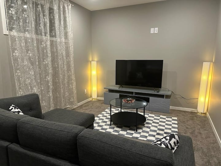 Furnished Adorable Basement With Private Entry - Calgary