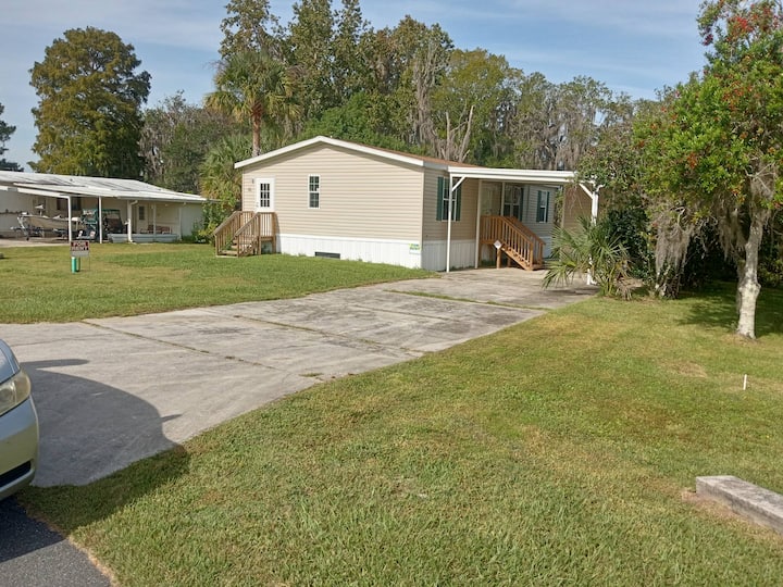 Gator Canal House - Wildwood, FL