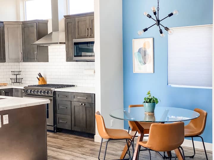 Modern Retreat: Bright & Airy 3-bedroom Haven - San Diego, CA