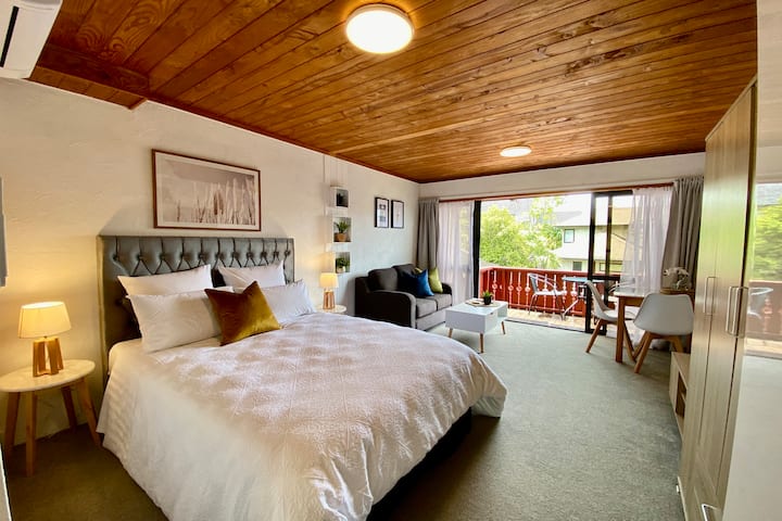 Swiss Chalet 7 - Waterfront 30 Metres - A/c & Wifi - Paihia