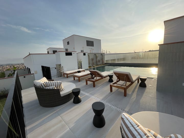 An Apartment With An Ocean View And Pool Access - Lima