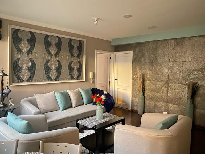 Moderna Suite En Zona Exclusiva - Cuenca