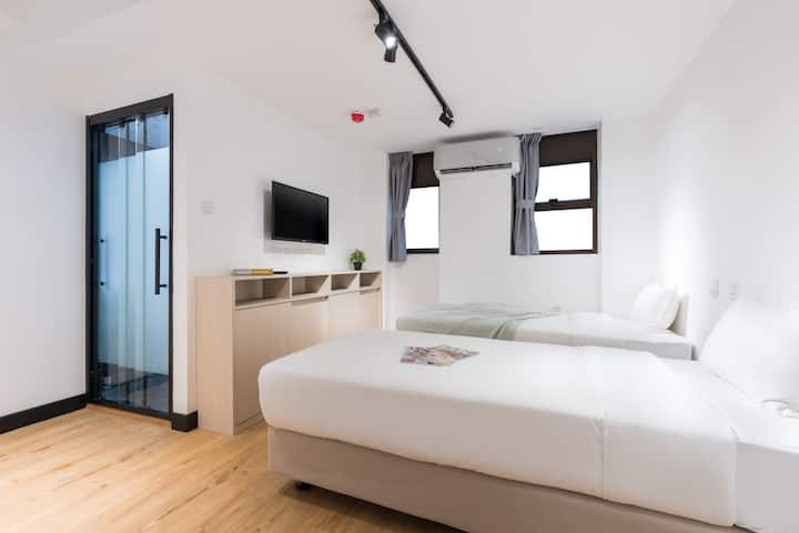Modern & Convenient Room For Two - Sai Ying Pun