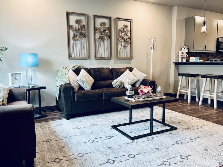 Luxurious 2/2.5 Condo #404 - Bryan, TX