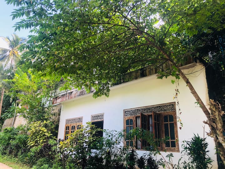 Thaaaru Villa - Mirissa