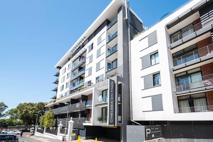 Stylish Apartment In Green Point - Camps Bay