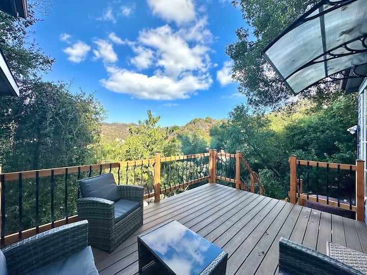 La Retreat W/ Kingbed, Hot Tub & Mountain Views! - 