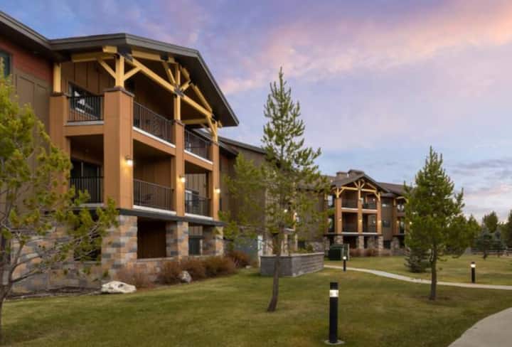 Resort At Yellowstone- Studio Suite - West Yellowstone, MT